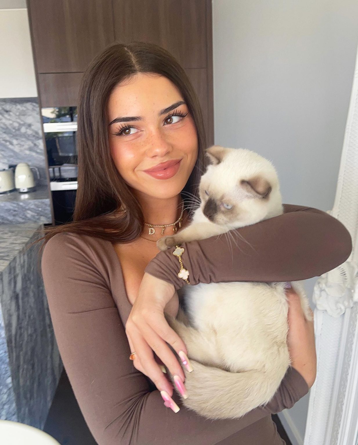 Leah Halton- Height, Weight, Body Measurements & Net Worth